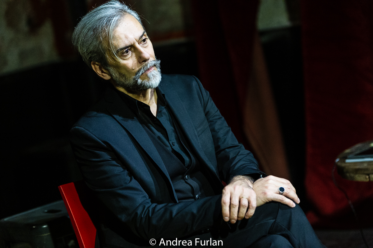 Andrea Chimenti – Mi stupisce, ogni volta, il fatto di esistere e continuo sempre a stupirmi. È ...